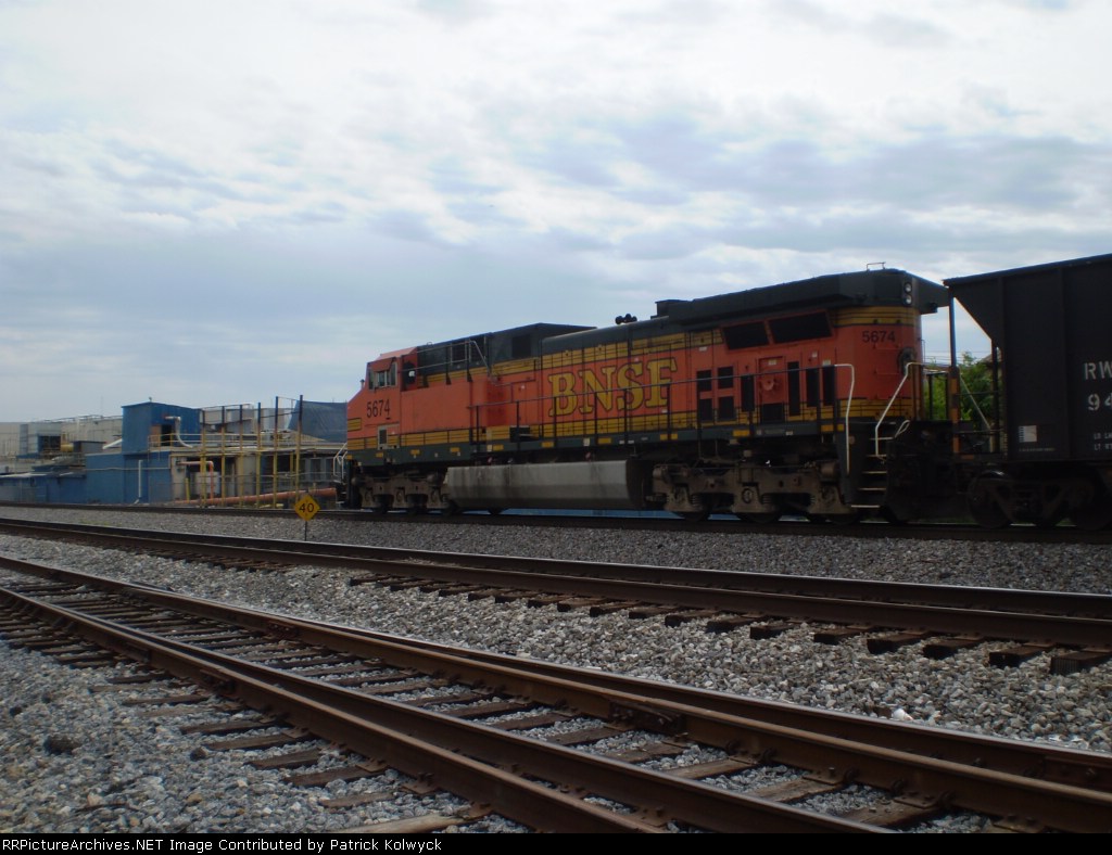 BNSF 5674